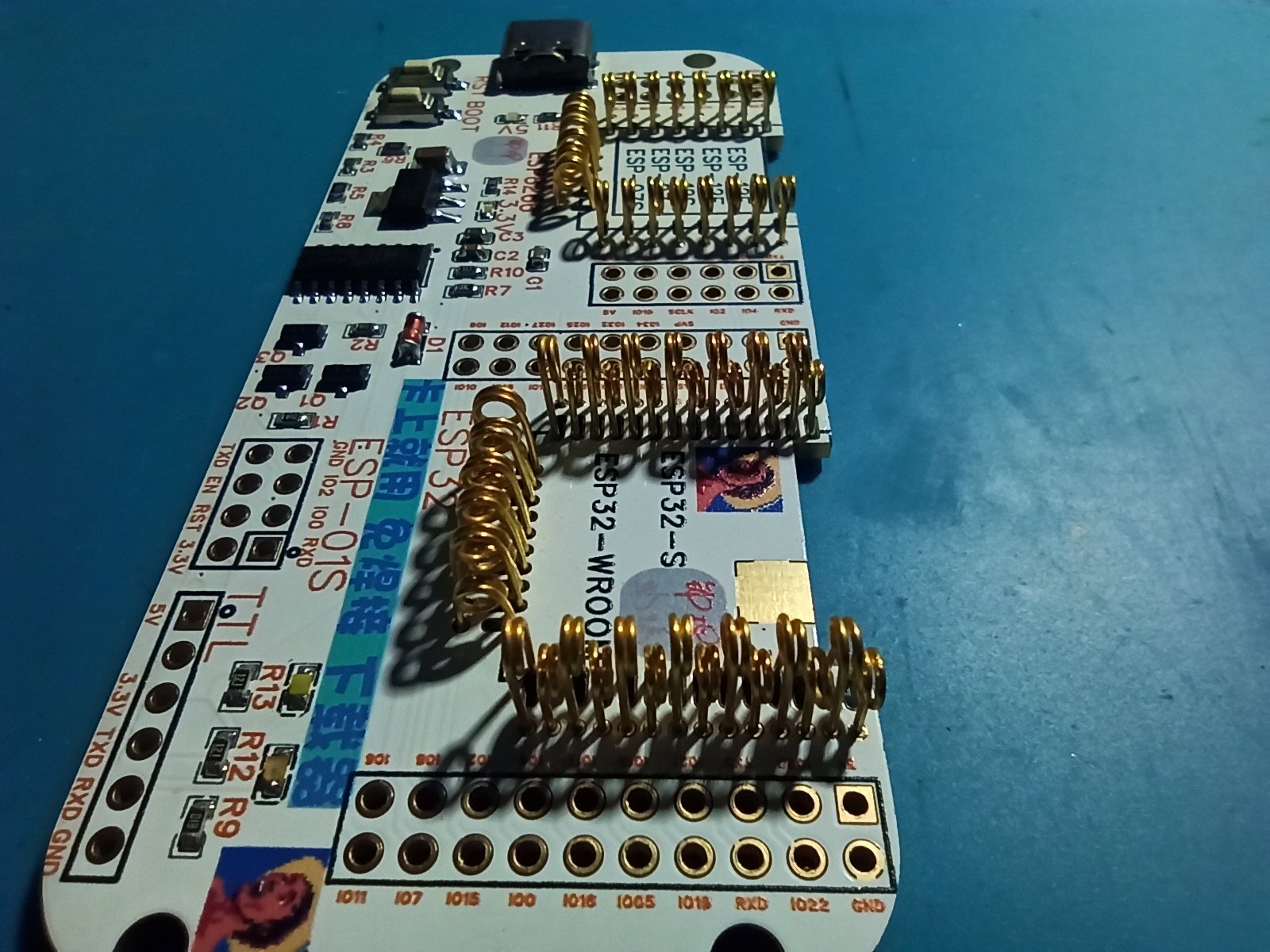 Colorsilk screen ESP12 and ESP32 quick downloader burner - Platform for creating and sharing ...